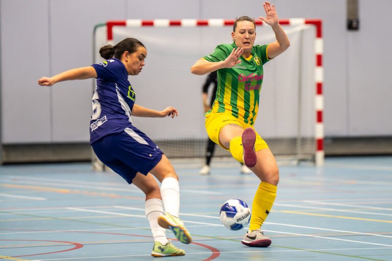 Haagse zaalvoetbalsters geven Middelburg een pak slaag – 📷 Frank van ...